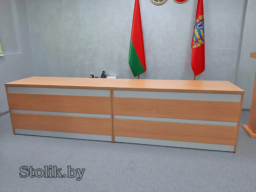 Стол для заседаний